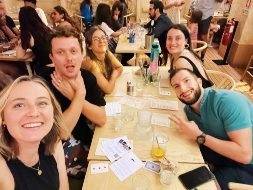 Dinners with strangers - Timeleft